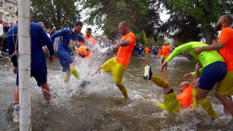 Bourton-on-the-Water crowds gather to watch river football match - BBC News