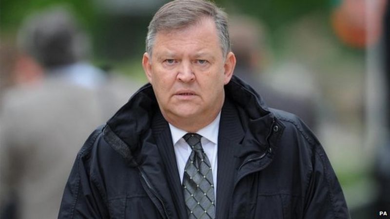 Ex-detective Paul Greaves trial jury discharged - BBC News