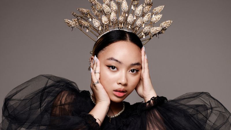 Why Tate McRae is a pop star you should get to know - BBC News