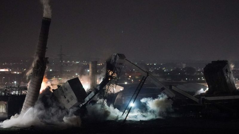 Dorman Long tower demolished in overnight explosion - BBC News