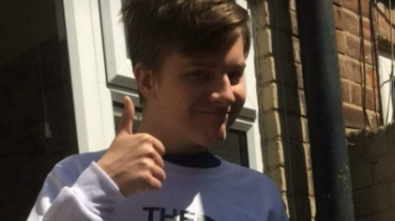 Mother's plea to missing son Lewis Penfold-Roche - BBC News