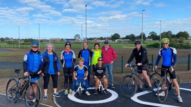 New £1.7m cycle track opens in Hereford - BBC News