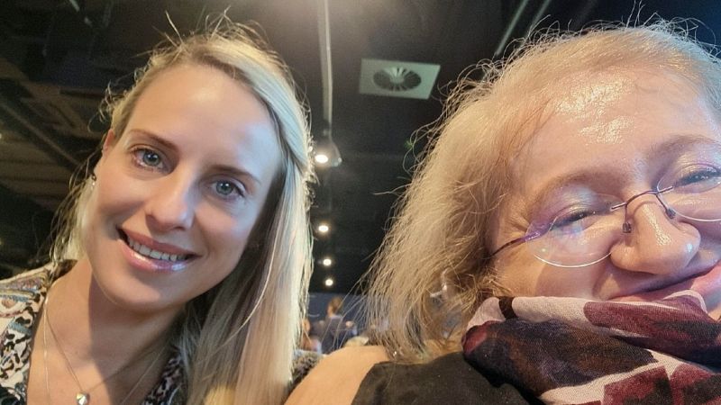 Disabled woman made 1,000 calls for Ed Sheeran tickets - BBC News