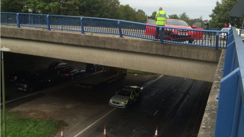 Basingstoke crash victim falls from bridge onto ring road - BBC News