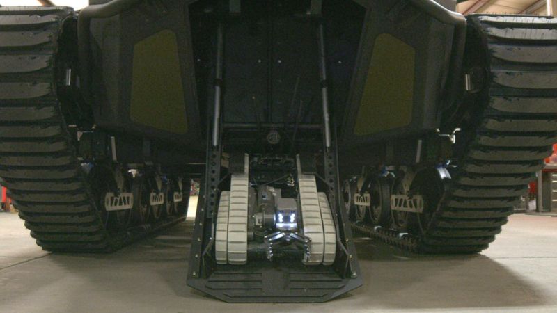 Robot tanks: On patrol but not allowed to shoot - BBC News