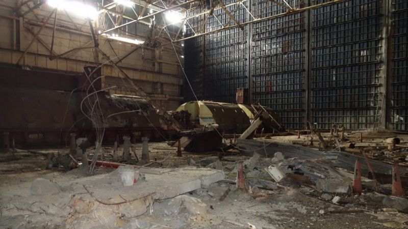 Chernobyl disaster: Giant shield begins move towards reactor - BBC News