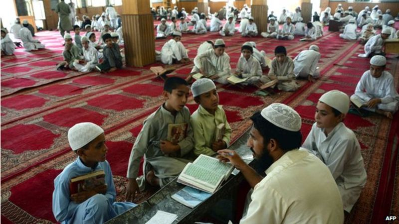 In pictures: The start of Ramadan - BBC News