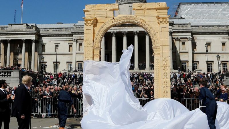Palmyra's Arch of Triumph recreated in London - BBC News