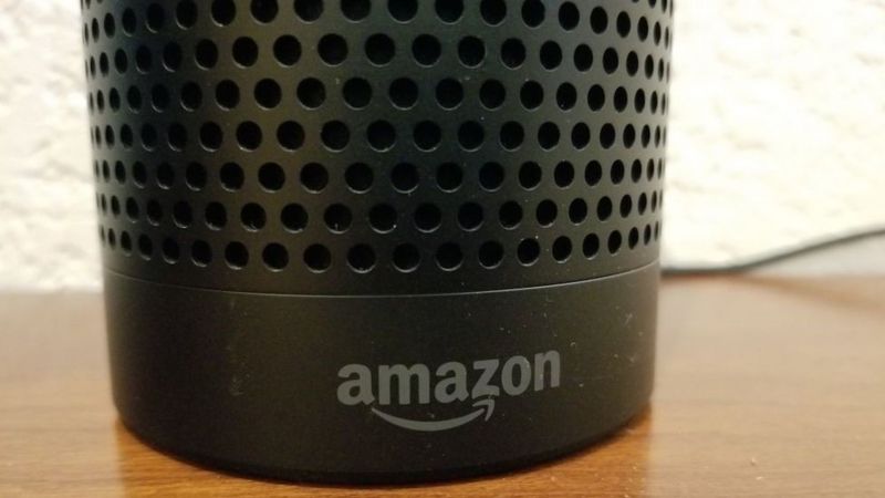 Amazon cracks down on fake reviews with AI - BBC News