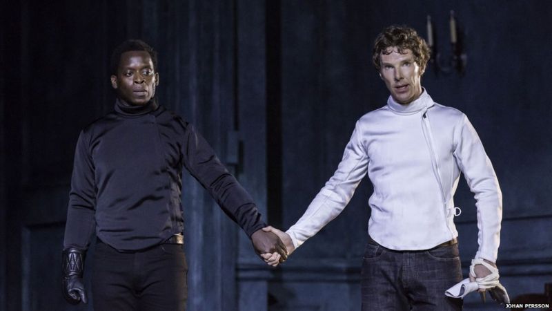 Benedict Cumberbatch 'magnificent' as Hamlet - BBC News