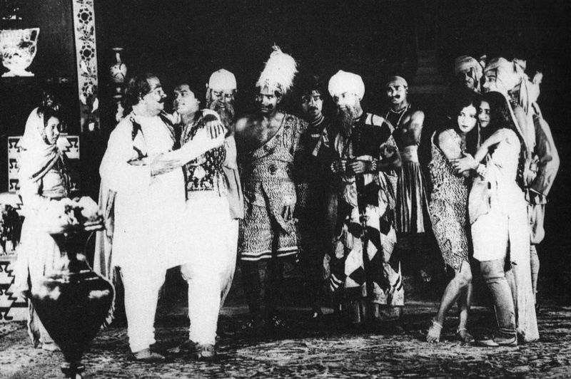 Alam Ara: Search for the lost film that gave birth to Bollywood - BBC News