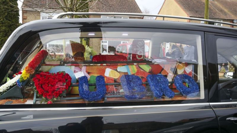 Olly Stephens: Mourners line streets for Reading funeral - BBC News