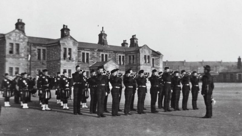 Rare photos show life in Maryhill Barracks during WW1 - BBC News