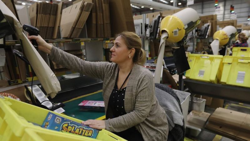 Amazon pays £290m in UK tax as sales surge to £14bn - BBC News