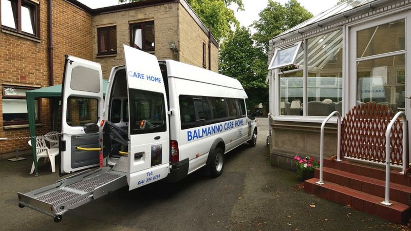 Gang turns Glasgow care home minibus into bonfire - BBC News
