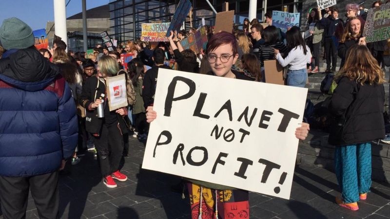 Climate strike: Schoolchildren protest over climate change - BBC News
