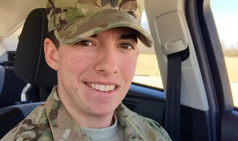 Transgender ban: How many are serving in US military? - BBC News