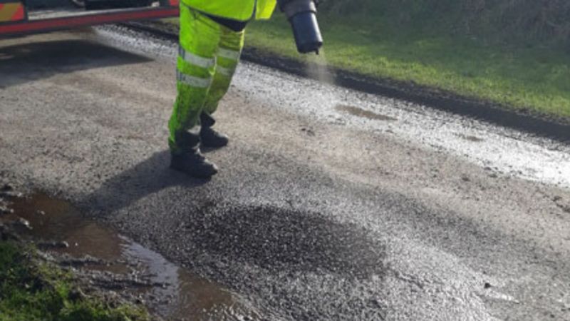 Cumbria pothole machine to 'speed up' repairs, council says - BBC News