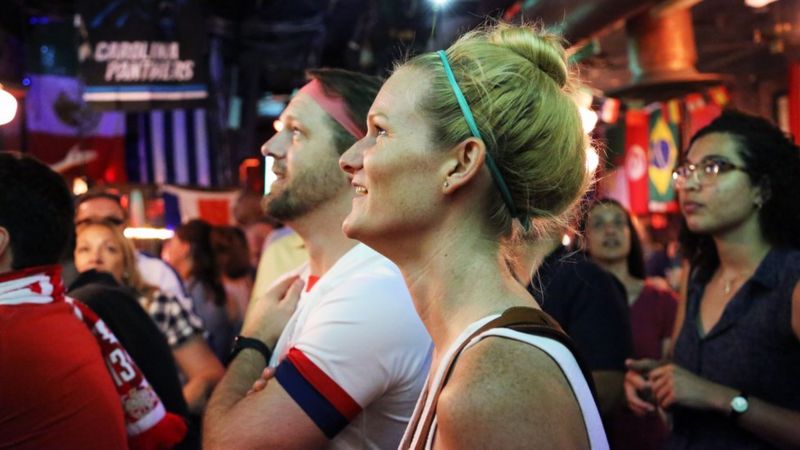 Women's World Cup: US fans celebrate as team reaches final - BBC News