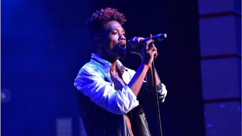 US R&B singer B. Smyth dies of rare lung disease at 28 - BBC News