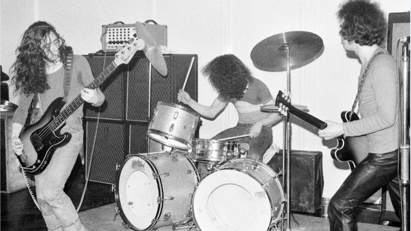 Budgie rocker Ray Phillips: 'Metallica helped save me' - BBC News