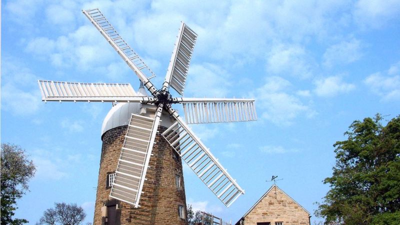 Derbyshire: Heage Windmill, near Belper, has sails removed for repair ...