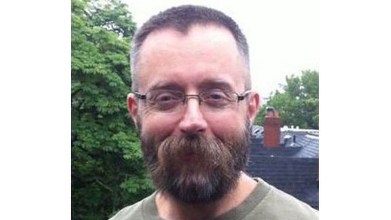 Bruce McArthur: Toronto police find six bodies in flower pots - BBC News