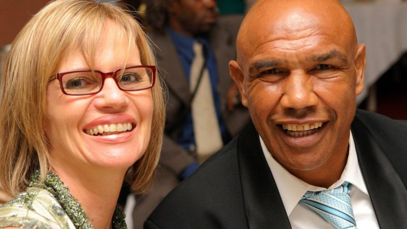 Wally Carr: Australian boxer's life of success and struggle - BBC News