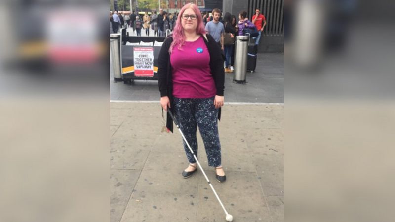 'People think you can't be blind and use a phone' - BBC News