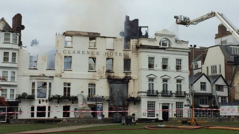 Royal Clarence fire: Engineers assess fire-ravaged hotel - BBC News
