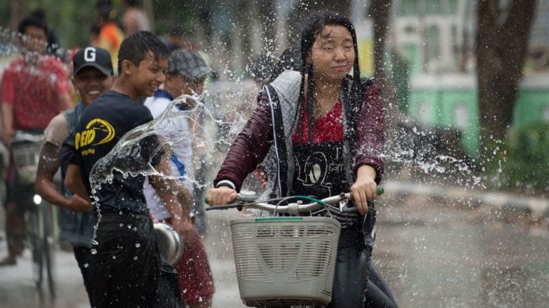 Thai women reject Songkran advice with 'don't tell me how to dress' campaign - BBC News