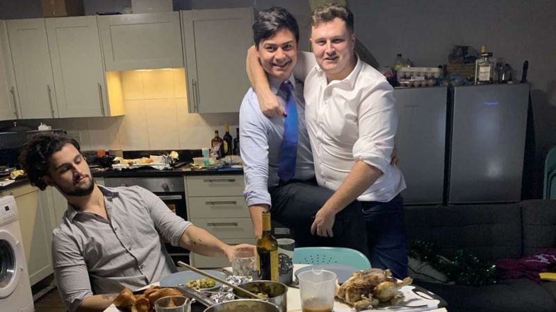 'I've got Covid so am self-isolating alone at Christmas' - BBC News