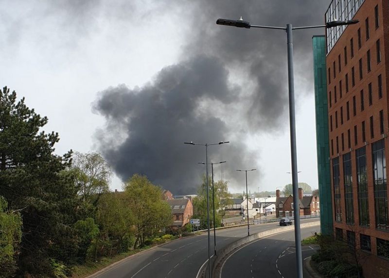 Explosions heard in Derby city centre after blaze - BBC News