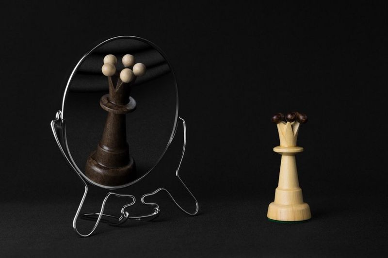 Os mistérios do espelho: 8 fatos sobre o objeto que intriga a ...