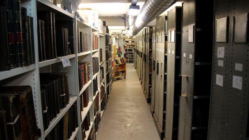 The 250-year-old subscription library thriving in a digital world - BBC ...