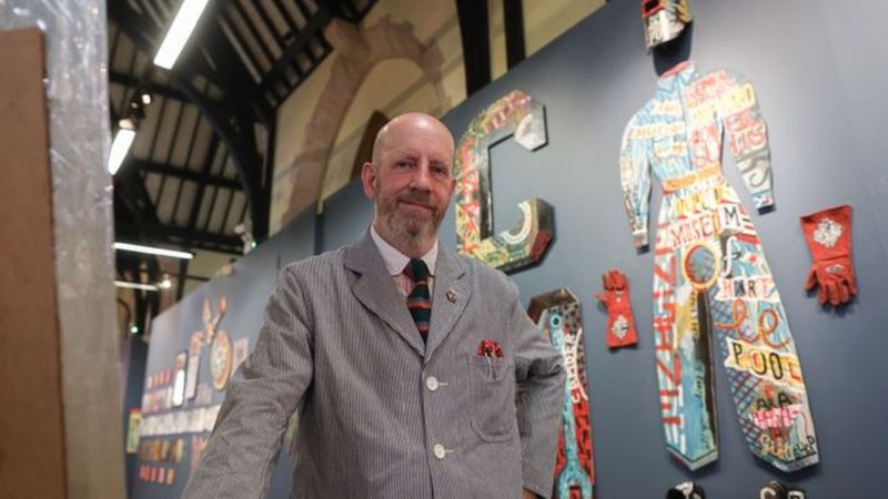 Artist's Hartlepool prints-for-stories project goes on show - BBC News