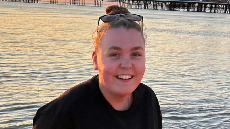 Police name woman killed in Ayrshire crash - BBC News