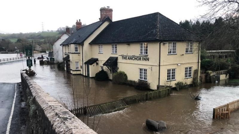 Heavy rain causes roads to flood and GWR rail disruption - BBC News