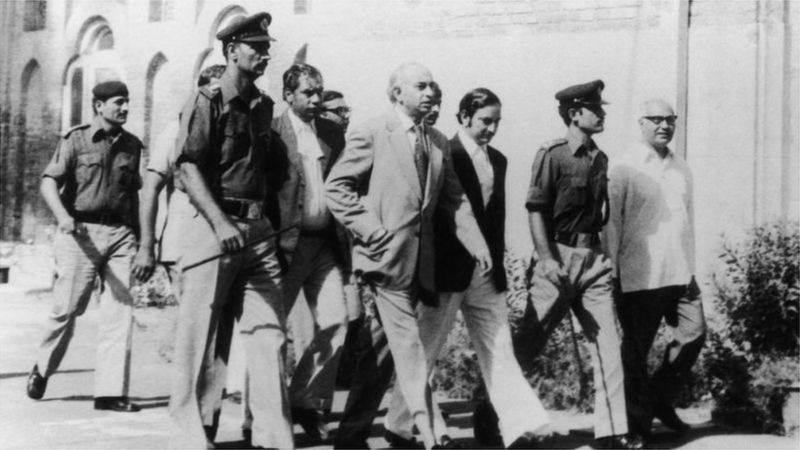 پانچ جولائی 1977 کا مارشل لا: ذوالفقار علی بھٹو کی وہ ’غلطیاں‘ جو فوجی ...