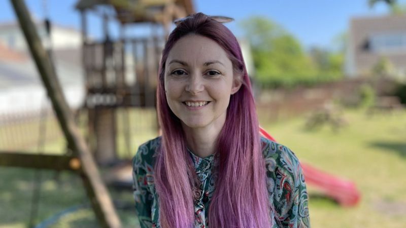 Community rallies round Yatton school gutted by fire - BBC News