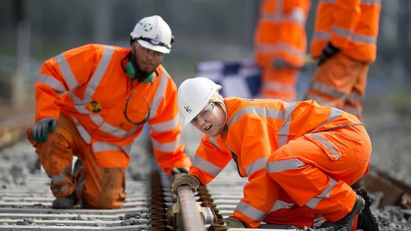 Carillion: Six charts that explain what happened - BBC News