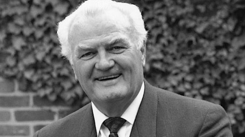 Jon Vickers, celebrated tenor, dies aged 88 - BBC News