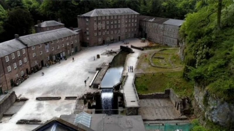 Cromford Mill: Historic site secures cash for hydro power - BBC News