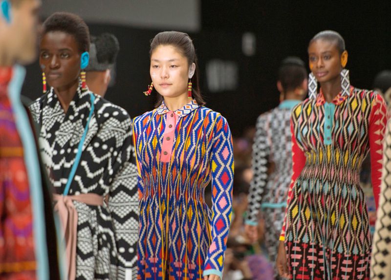 How luxury African fashion has wowed Europe’s catwalks - BBC News