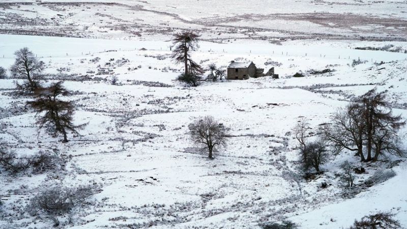 UK snow: Wintry scenes in North Pennines - BBC News