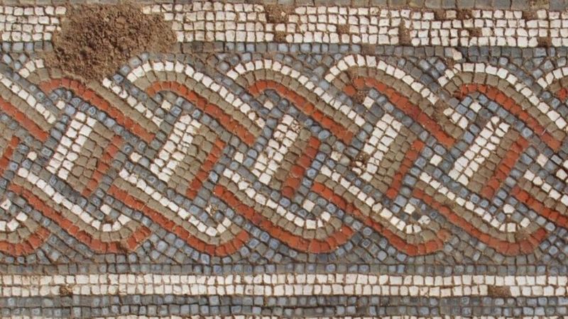 'Spectacular' Roman mosaics on display in Leicester - BBC News