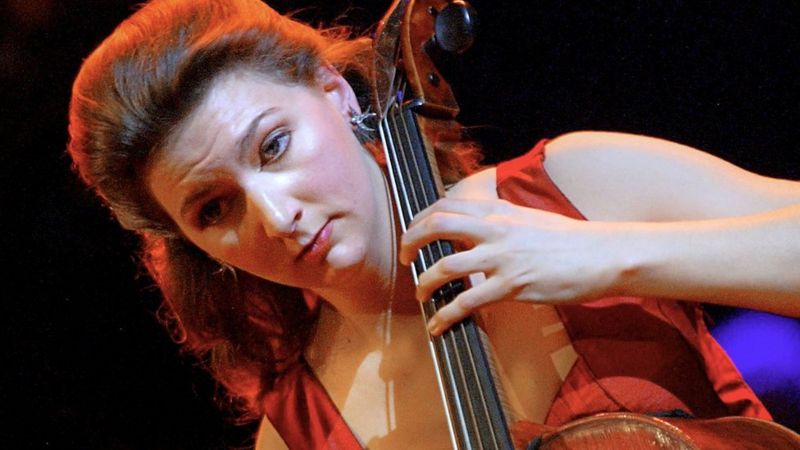 Rare cello returned after knifepoint theft in Paris - BBC News