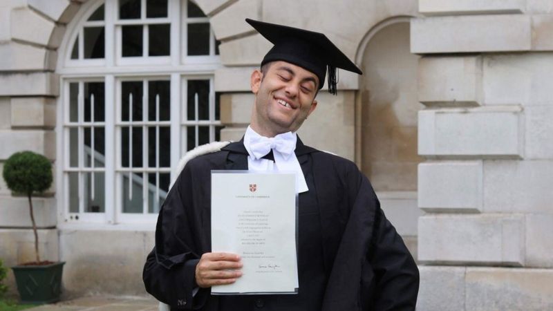 From Baghdad to the bar: A blind refugee's journey - BBC News