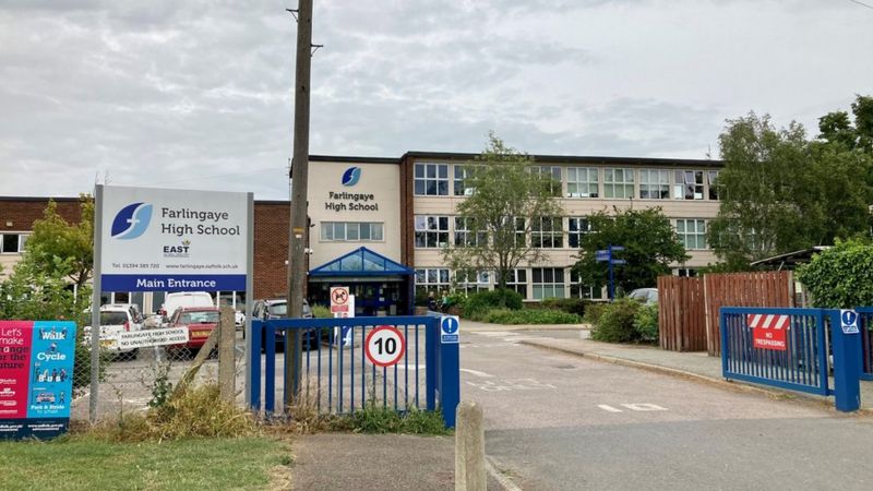 Woodbridge school to review uniform after hot weather protest - BBC News