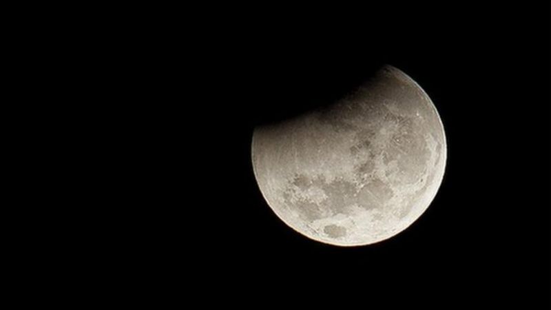 Scientists discover the Moon is rusting - BBC Newsround